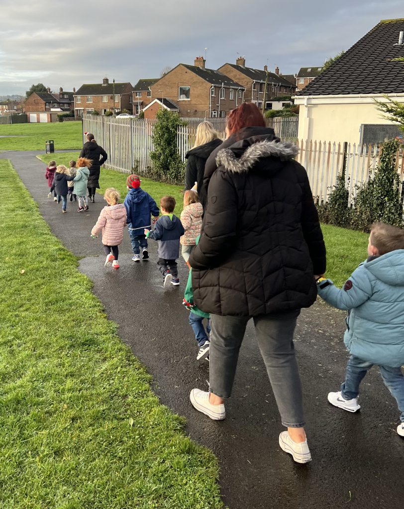 Local Children Don Christmas Jumpers and Take Part in ‘Daily Mile Santa ...